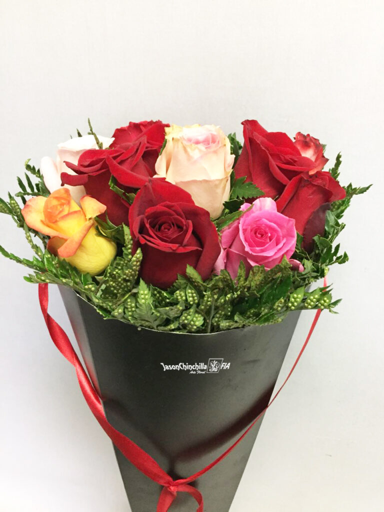 ESP1012 - Cono de flores - Ramo de flores envoltura especial